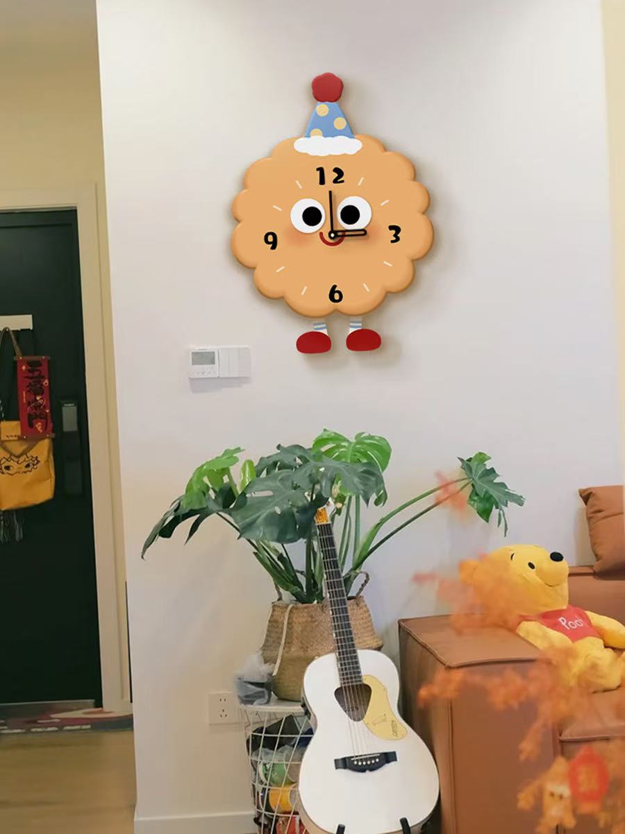 Cute cartoon biscuit wall clock with smiley face, children's room deco ...