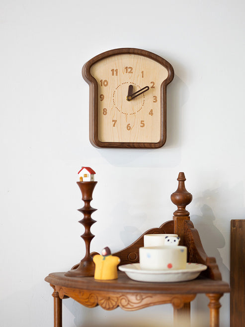 Whimsical Toast Bread Silent Desk Clock: Creative Home Accent – MoreAngle